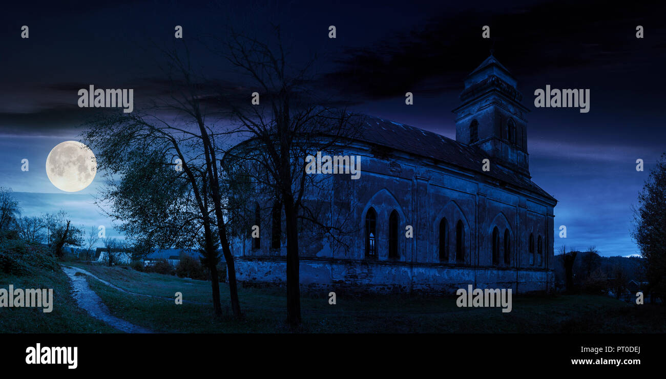 Building on moon hill hi-res stock photography and images - Alamy