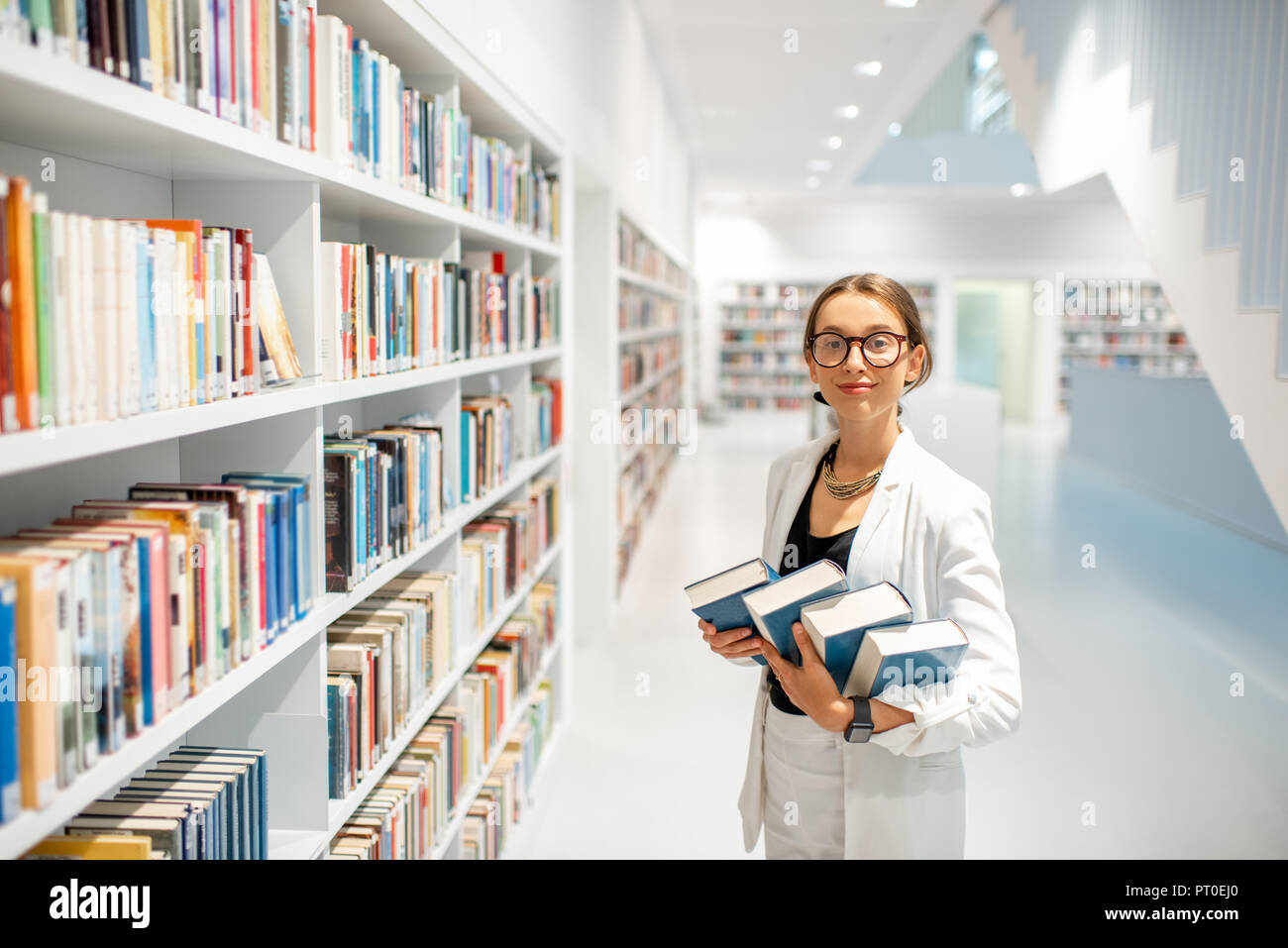Modern library interior hi-res stock photography and images - Alamy