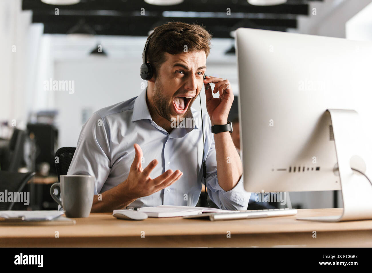 Screaming into microphone hi-res stock photography and images - Alamy