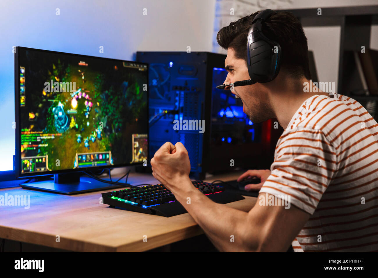 Computer screen screaming hi-res stock photography and images - Alamy