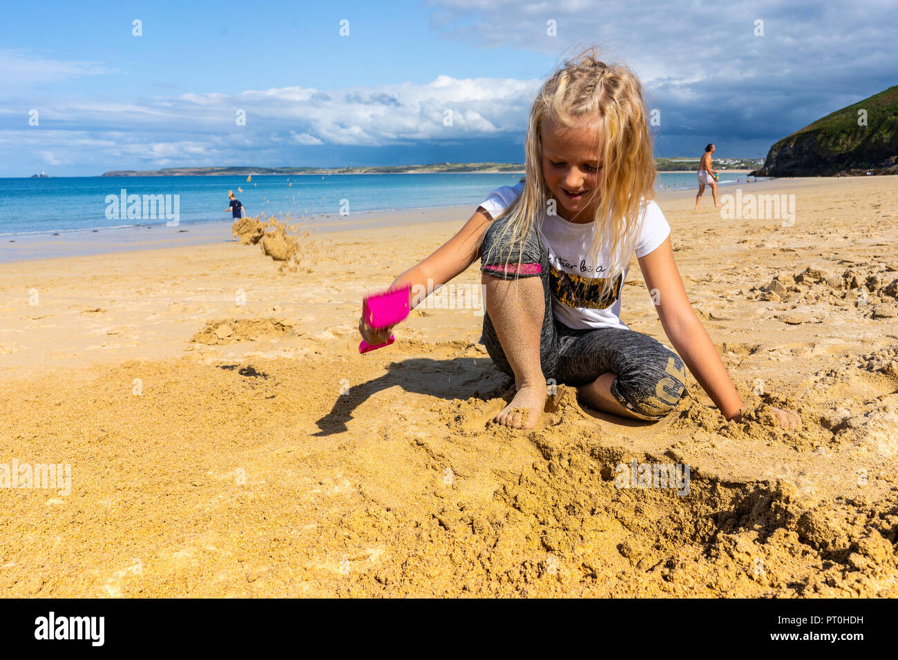 Girl with spade digging in the sand hi-res stock photography and images ...