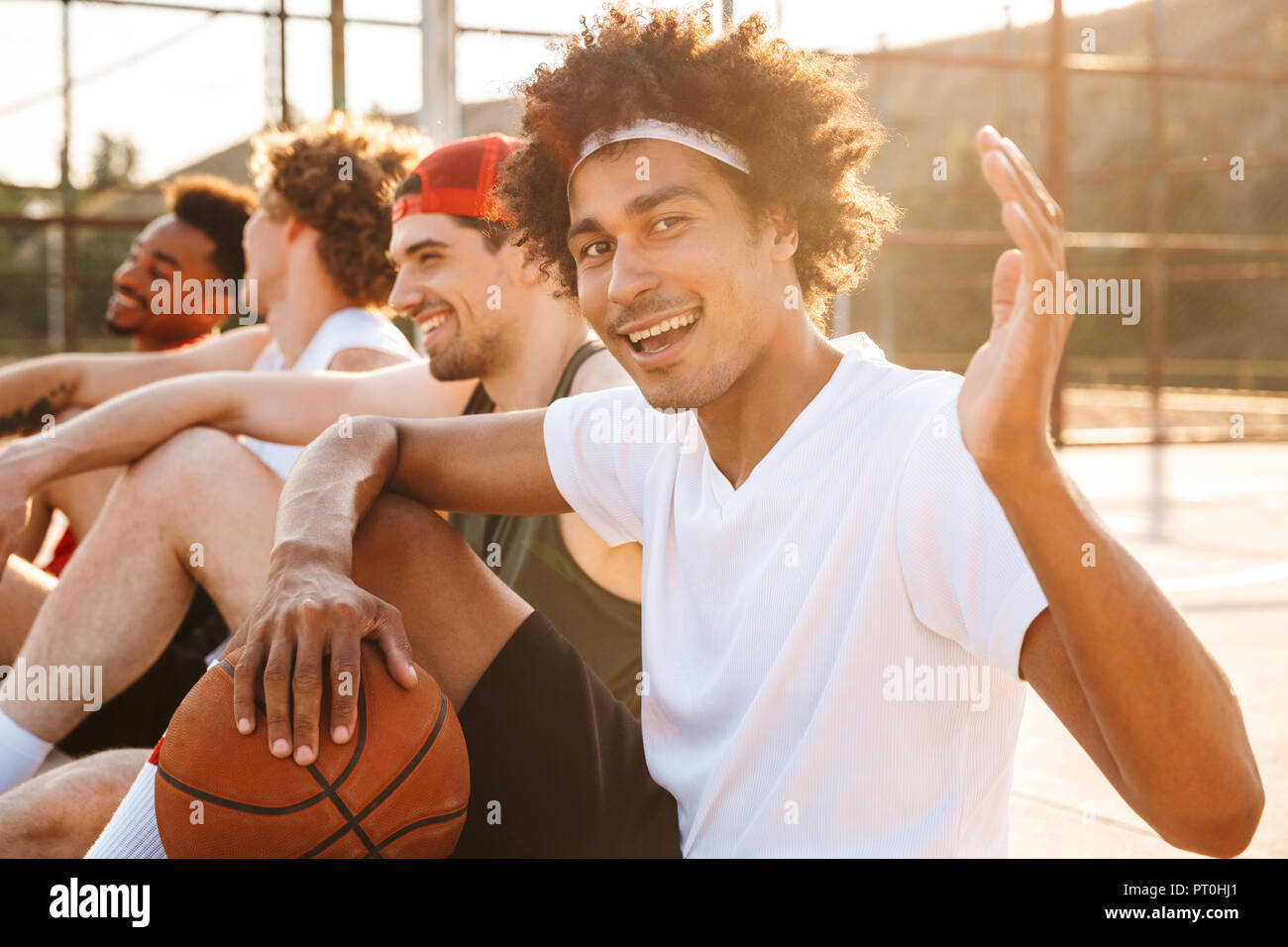 Youth sports players talking hi-res stock photography and images - Alamy