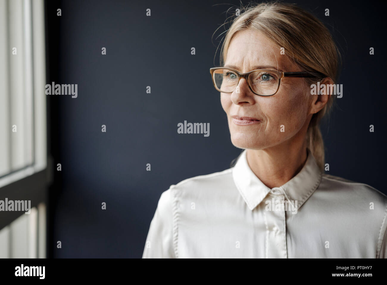 Office window vision hi-res stock photography and images - Alamy