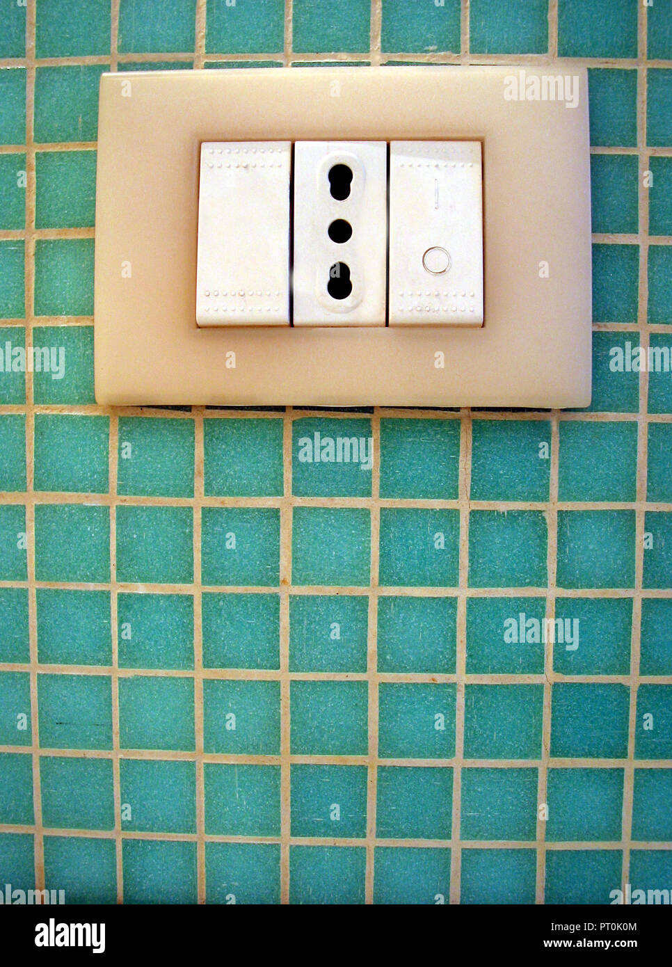 Flush socket hi-res stock photography and images - Alamy