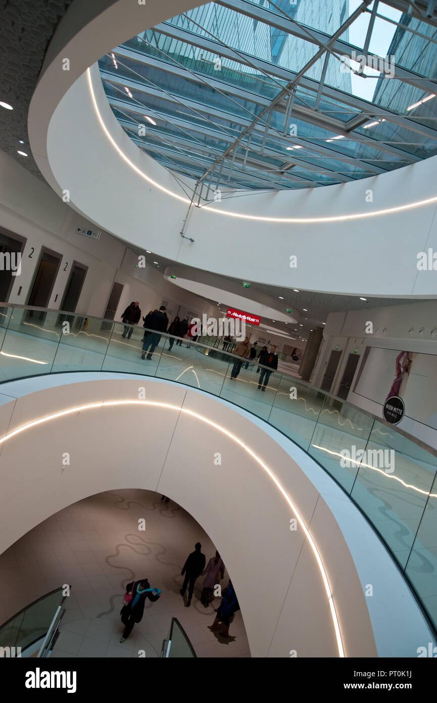 Einkaufszentrum The Mall, Wien Mitte Stock Photo - Alamy