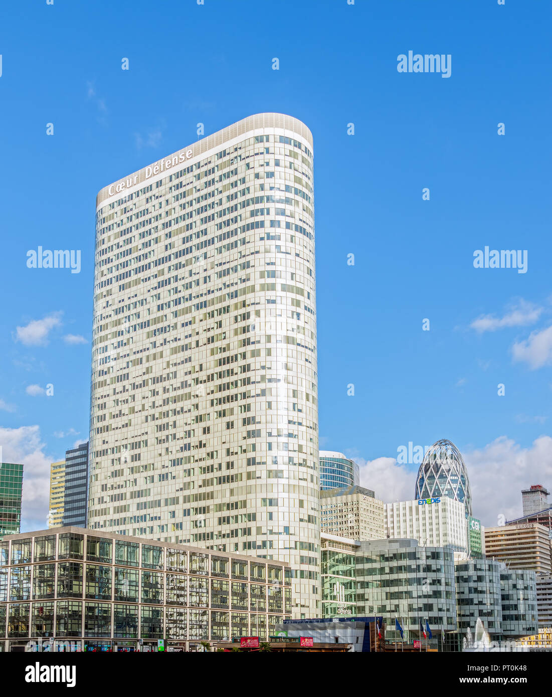 Paris la defense tower hi-res stock photography and images - Alamy