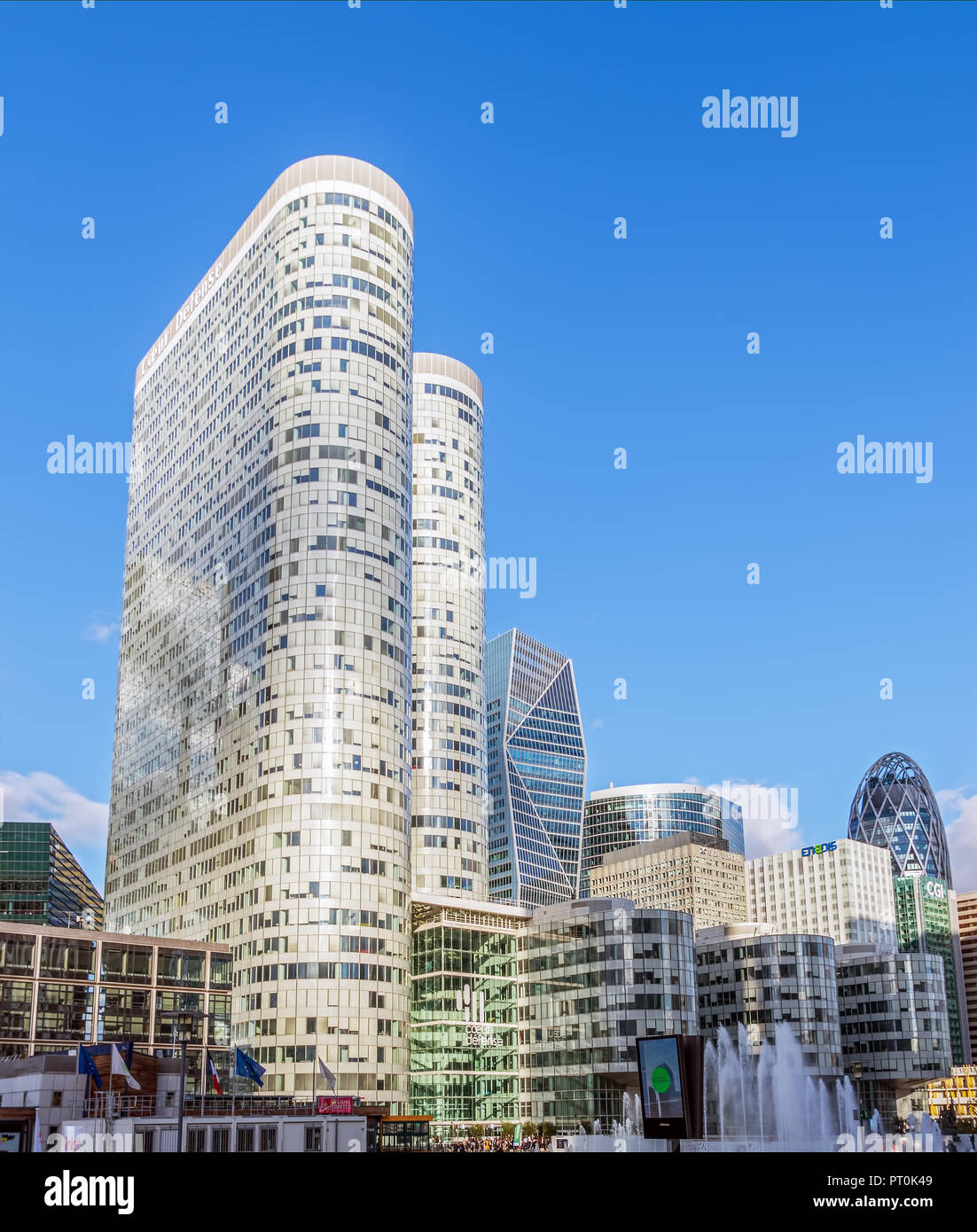 Paris la defense tower hi-res stock photography and images - Alamy