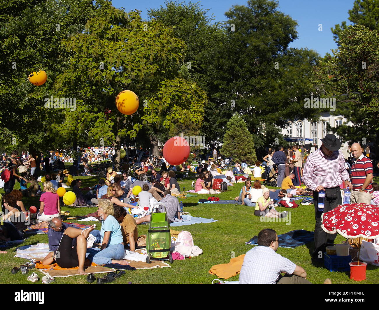 Wien, Augarten, Klassikpicknick - Vienna, Augarten Stock Photo - Alamy