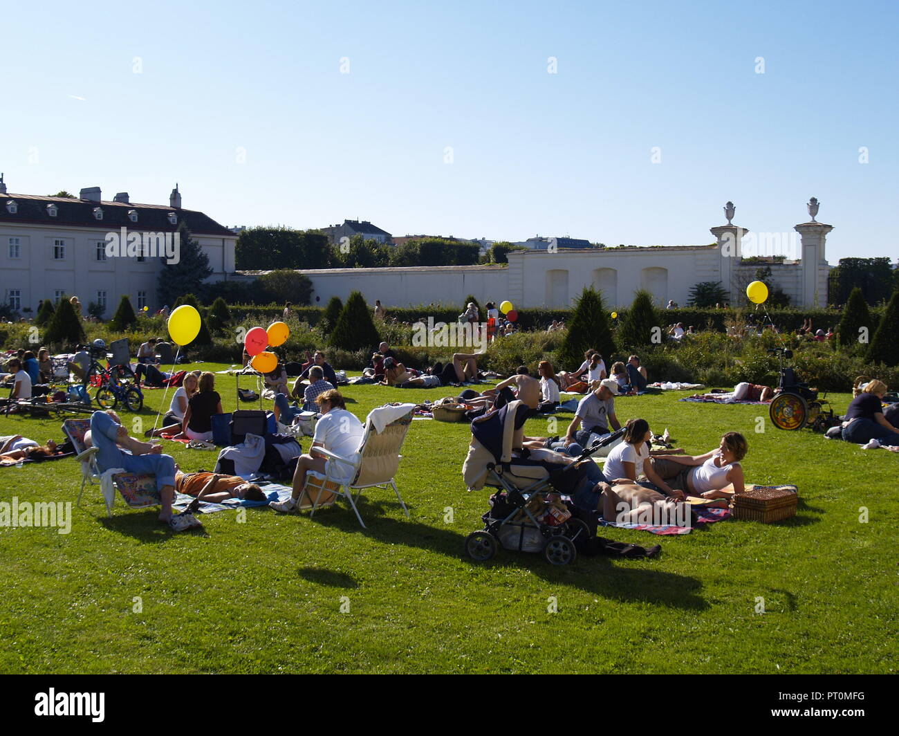 Wien, Augarten, Klassikpicknick - Vienna, Augarten Stock Photo - Alamy