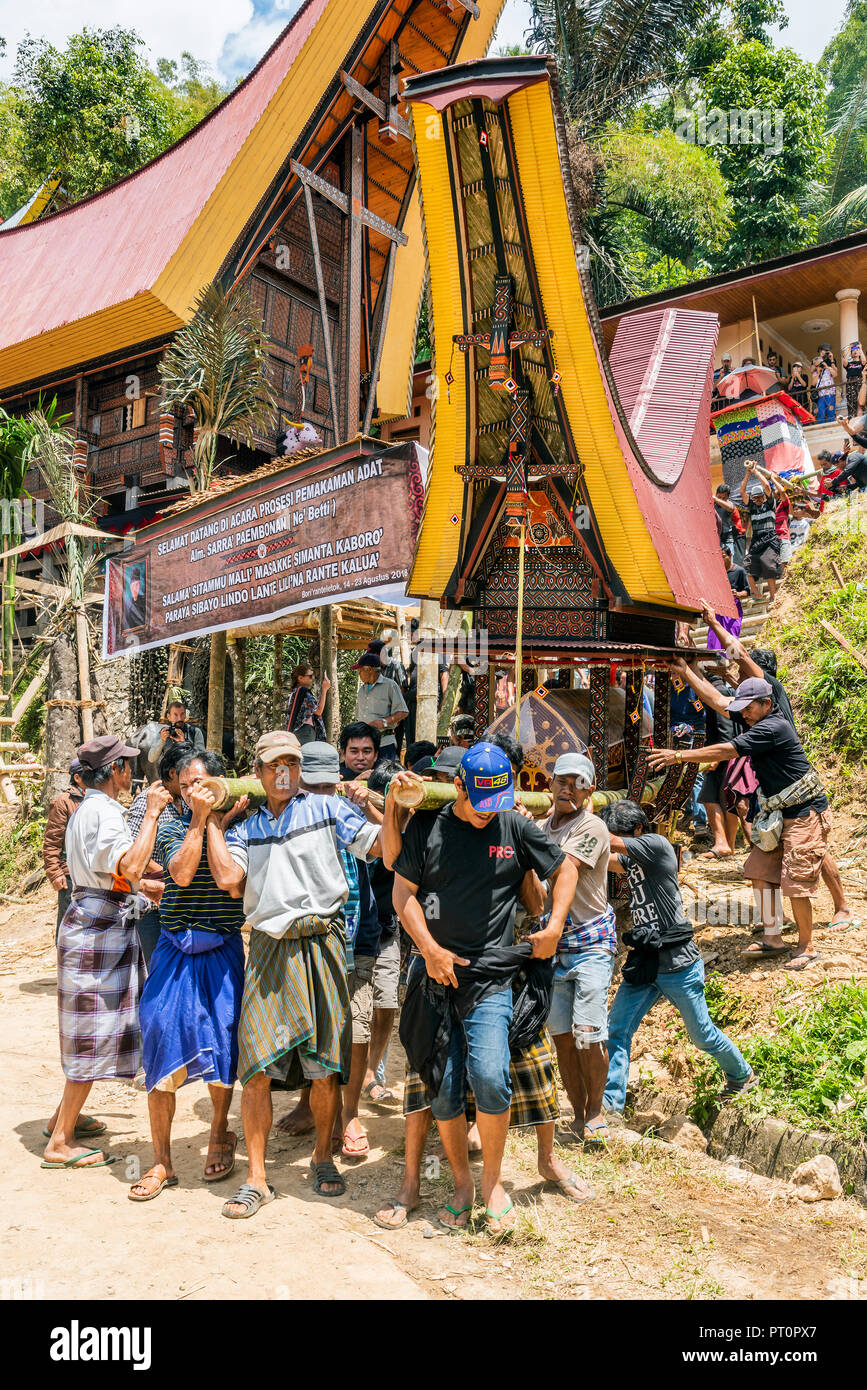 Traditional funeral rites in a Toraja village, Rantepao, Tana Toraja ...