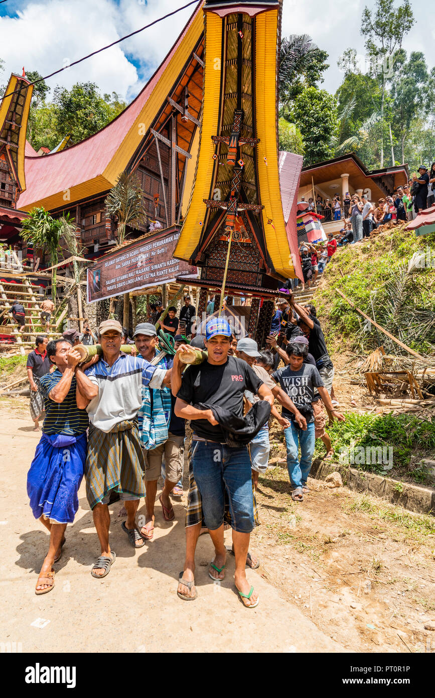 Traditional funeral rites in a Toraja village, Rantepao, Tana Toraja ...