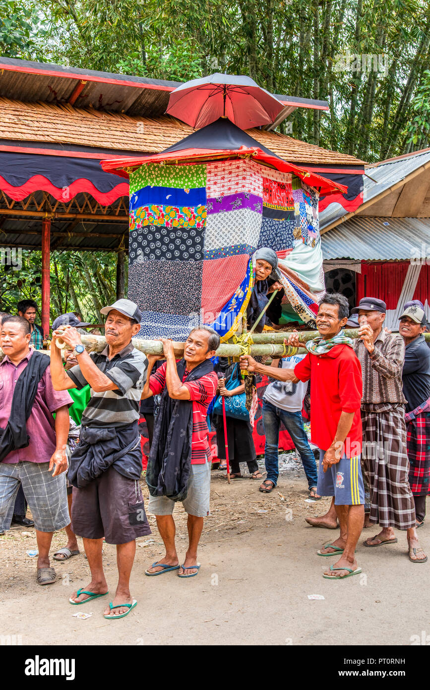 Indonesia sulawesi funeral hi-res stock photography and images - Alamy