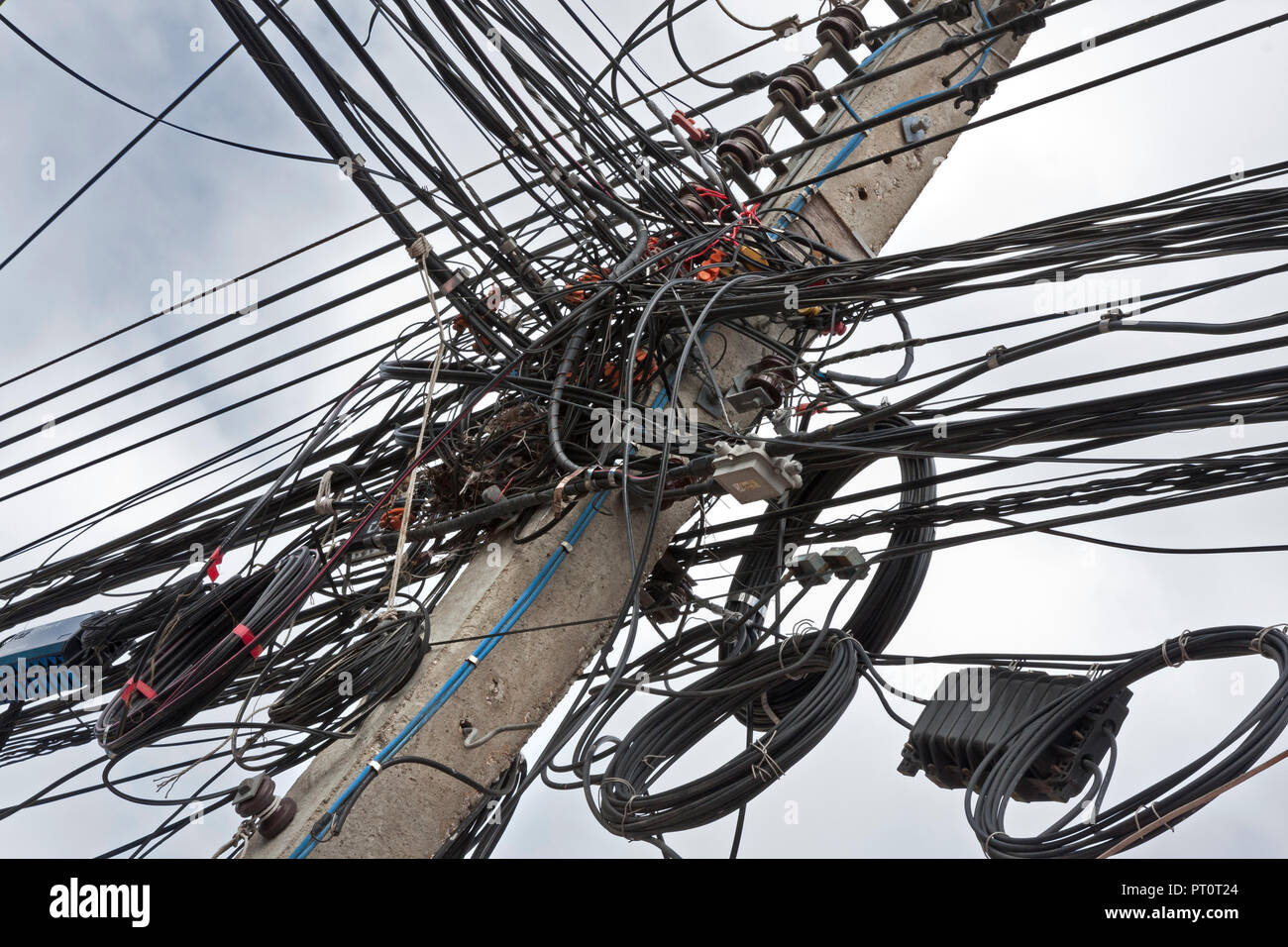 Bangkok thailand electric wires mess hi-res stock photography and ...