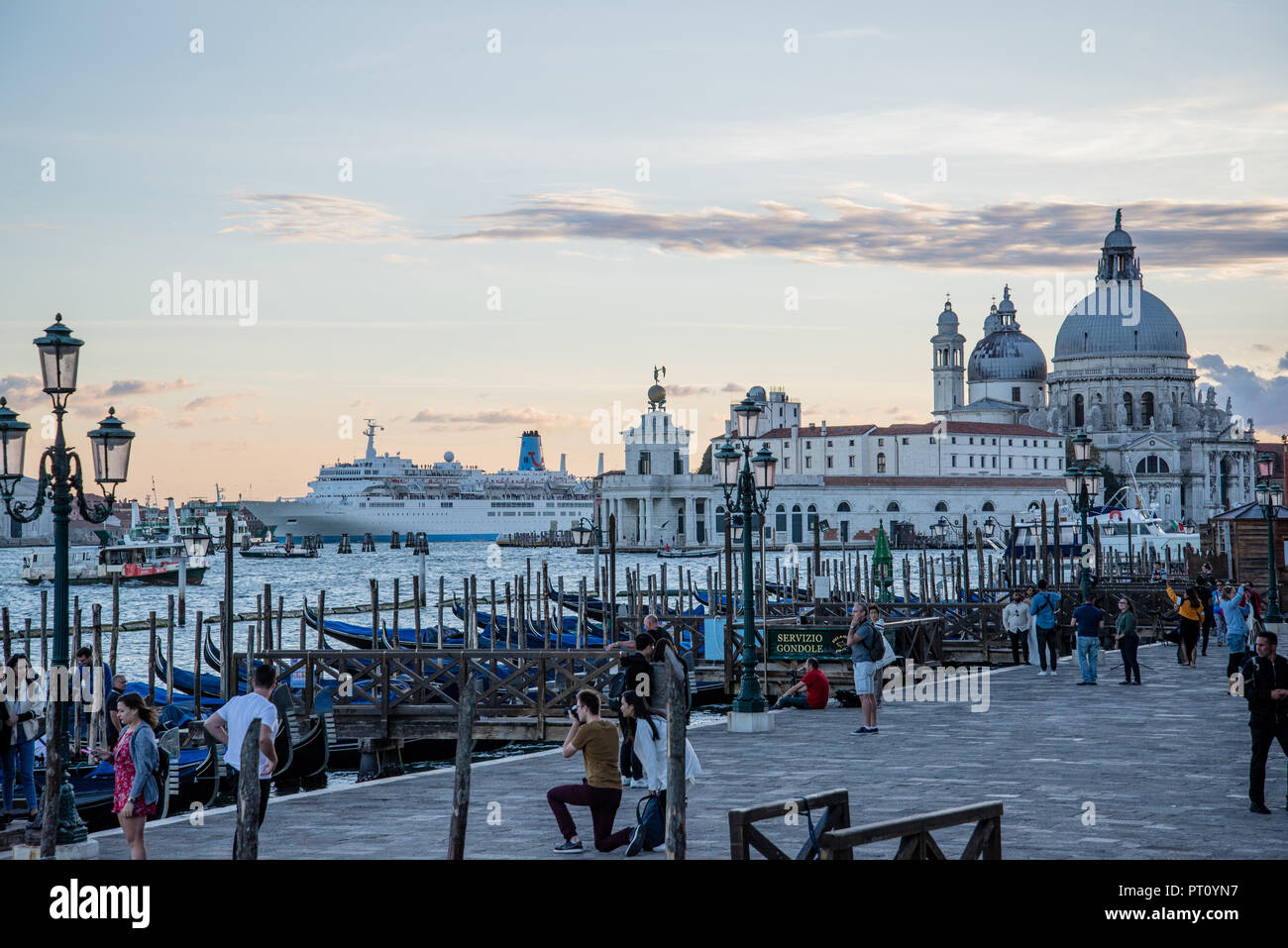 Impact of tourism hi-res stock photography and images - Alamy