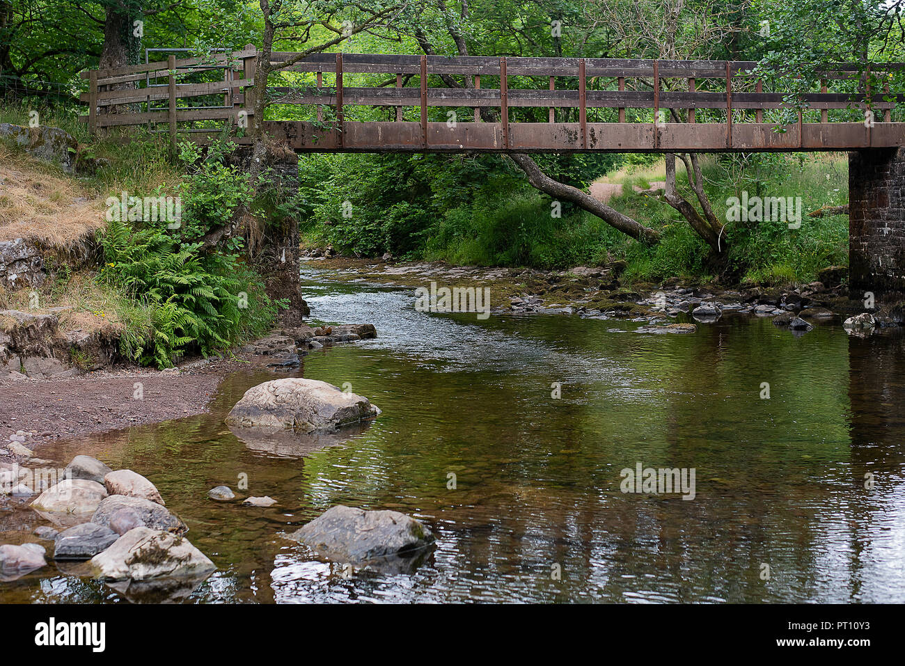 Footbridge over stream architecture hi-res stock photography and images ...