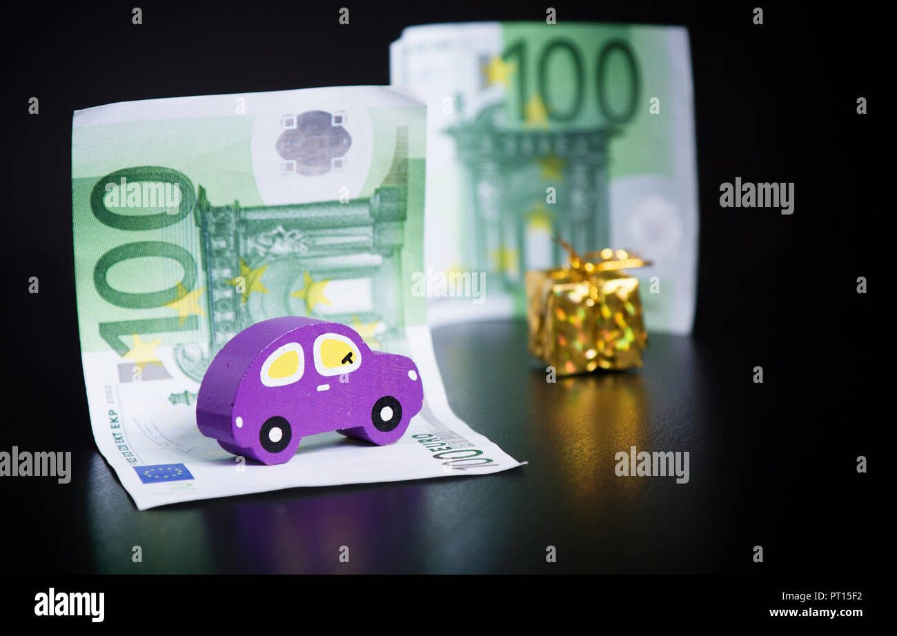 Present car hi-res stock photography and images - Alamy