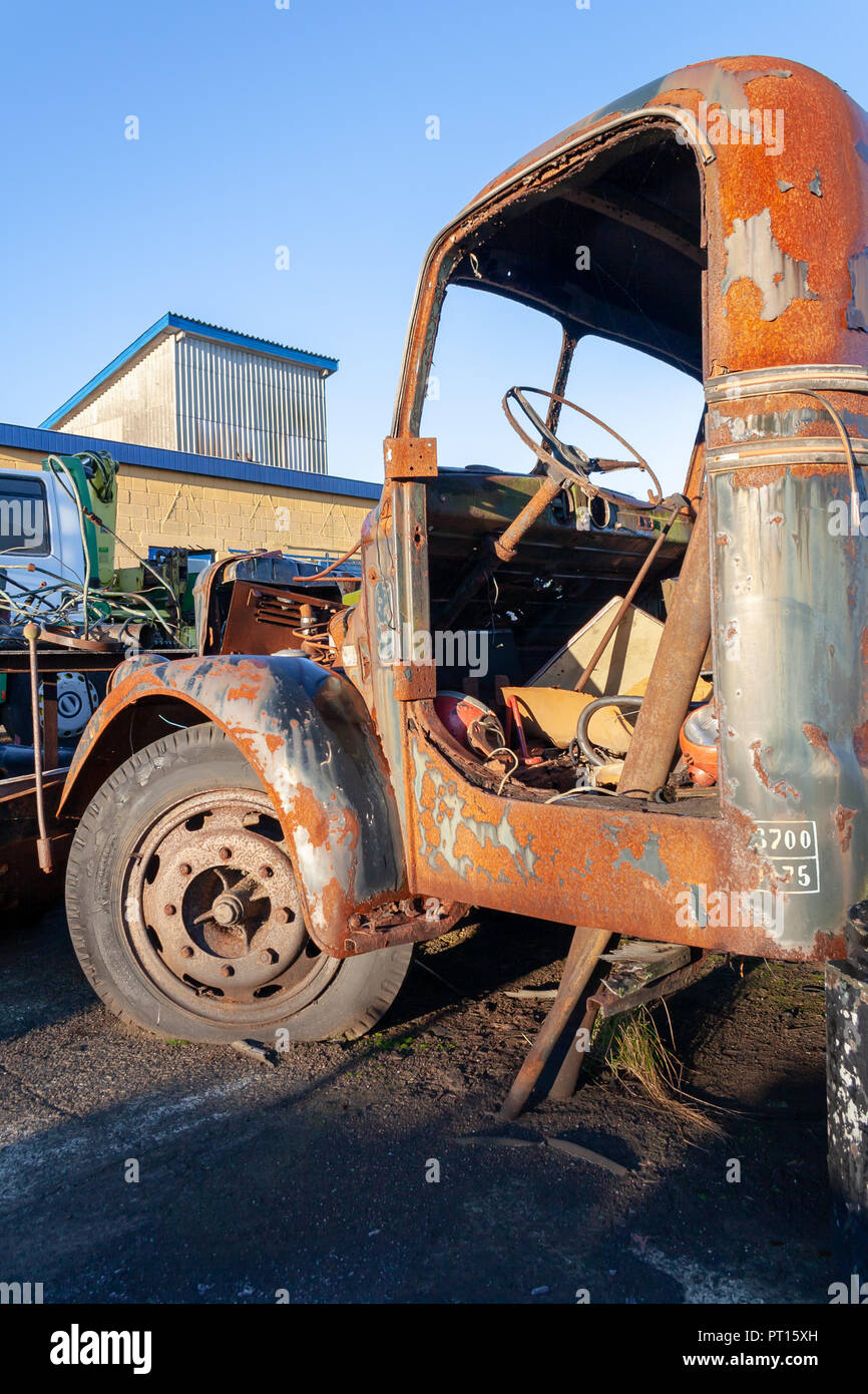 Old lorry hi-res stock photography and images - Alamy