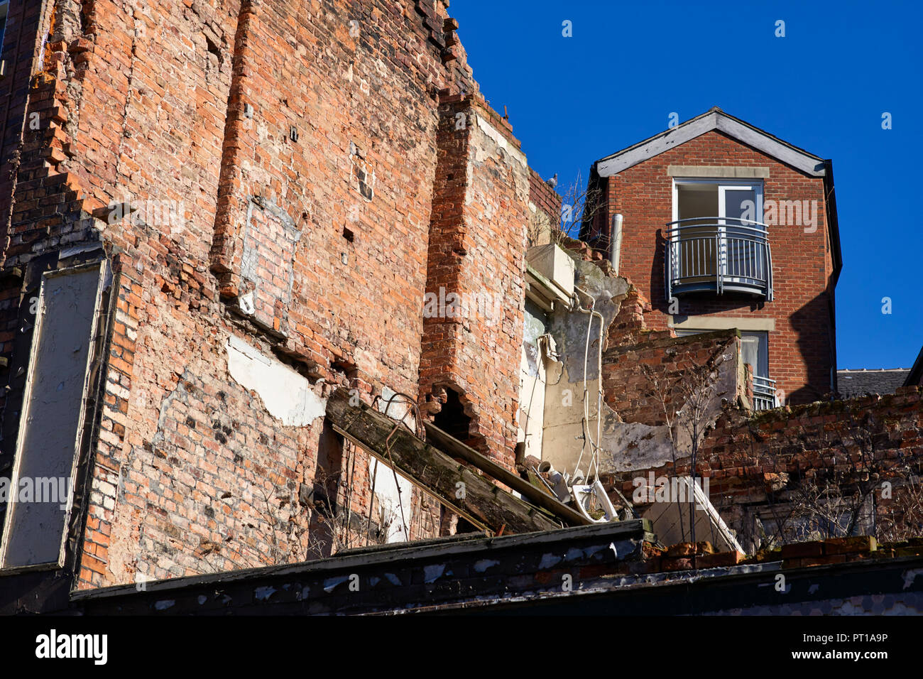 Old buildings and bricks hi-res stock photography and images - Alamy