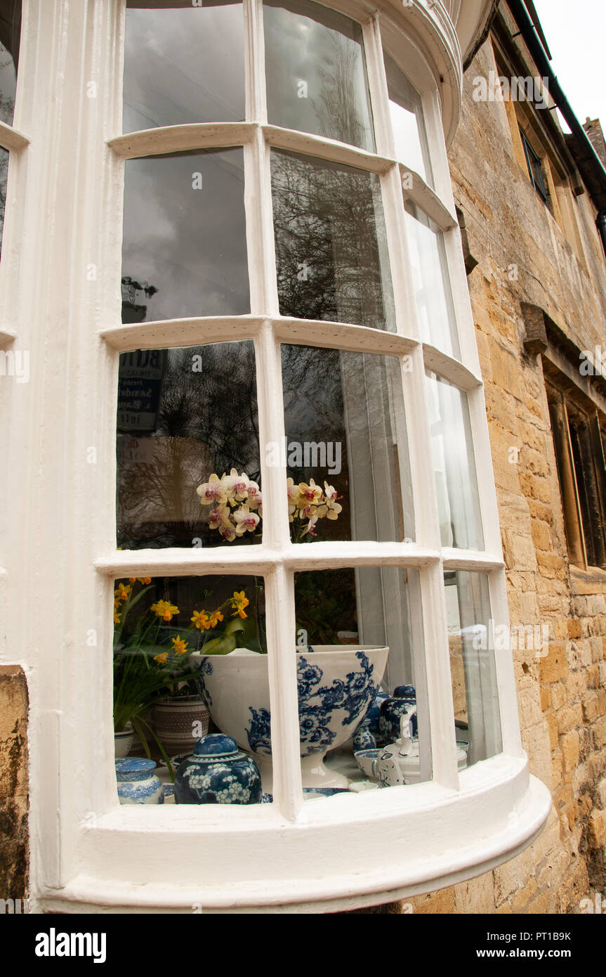 Georgian style shop window Stock Photo - Alamy