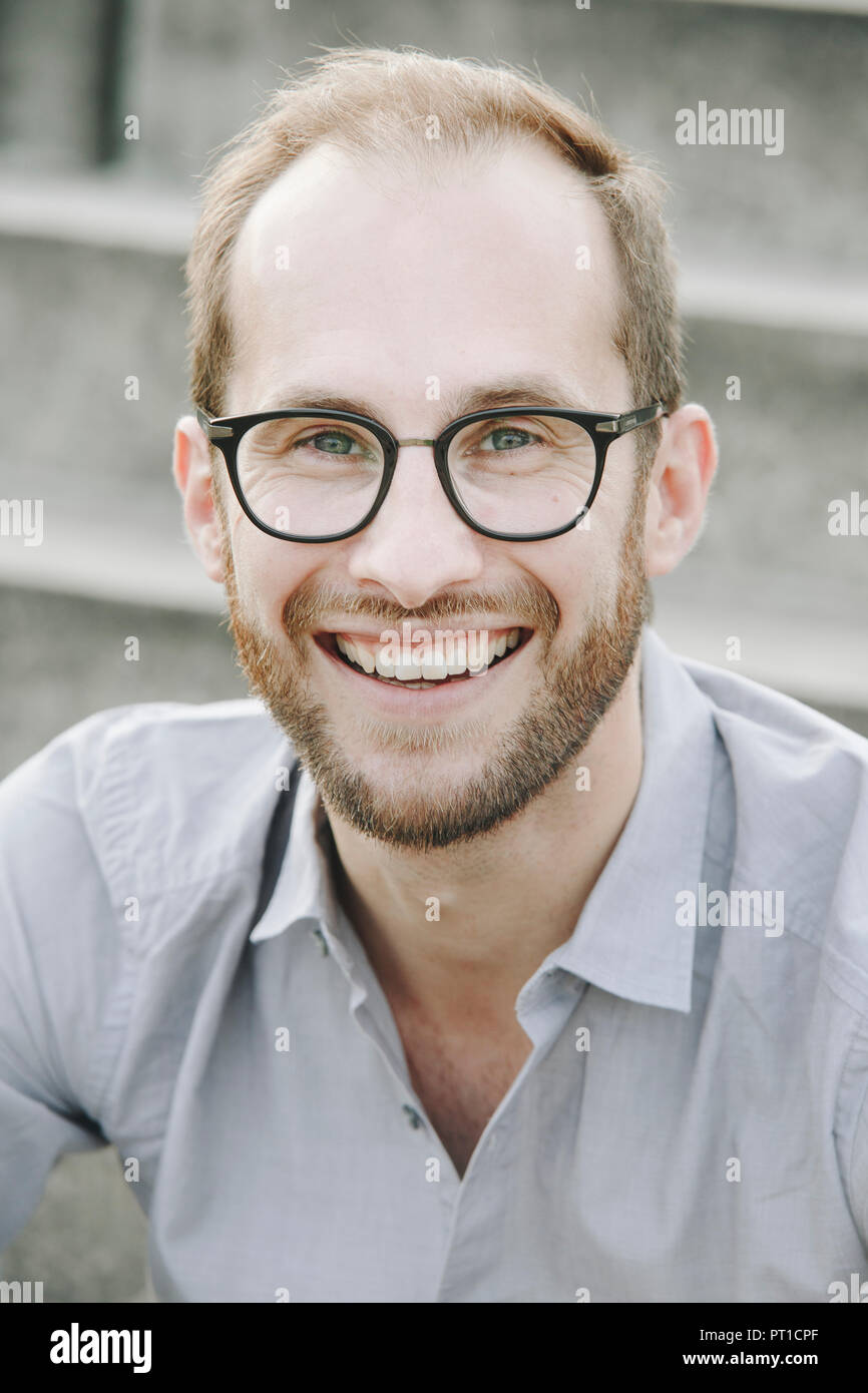Portrait of laughing businessman wearing glasses Stock Photo - Alamy