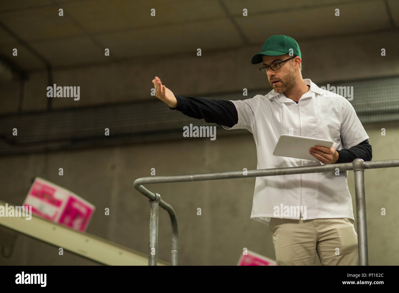 Instruct instructing hi-res stock photography and images - Alamy