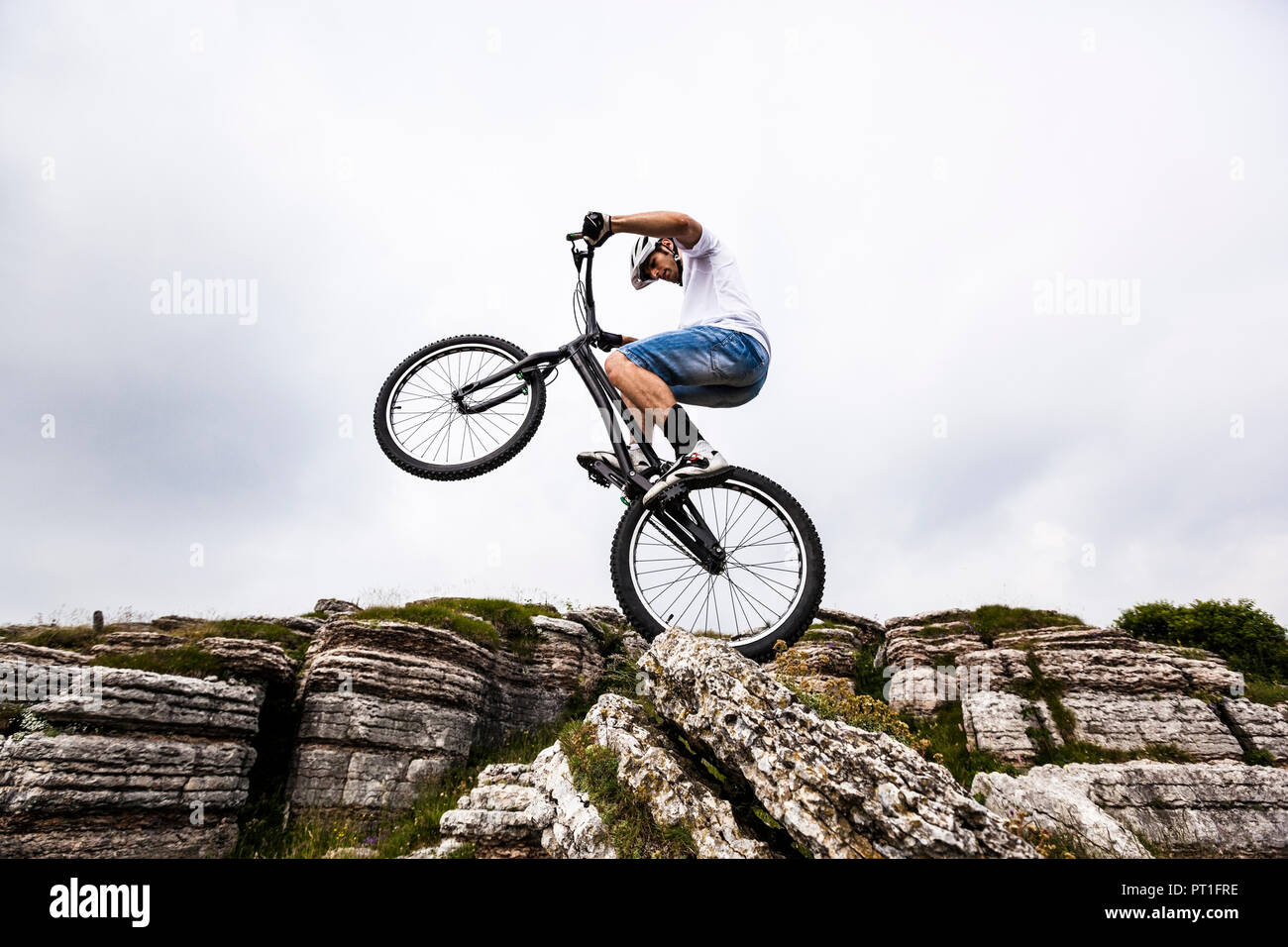 Acrobatic activities hi-res stock photography and images - Alamy