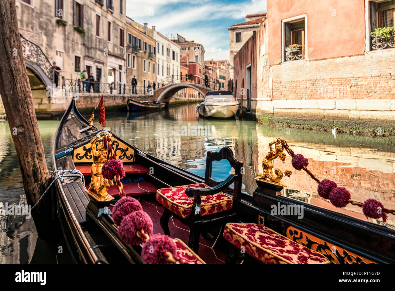 Gondola mooring pole hi-res stock photography and images - Alamy