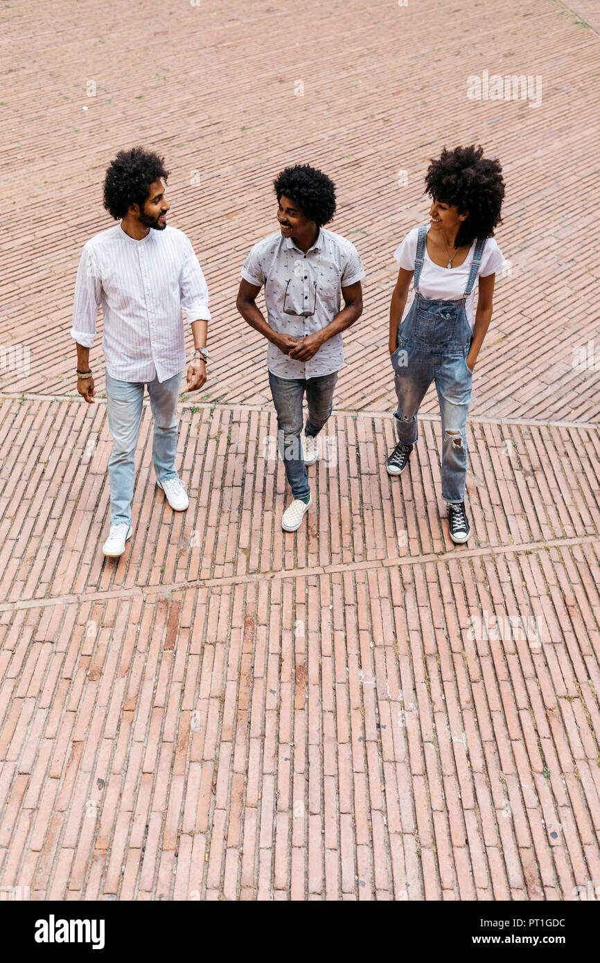 Walking square hi-res stock photography and images - Alamy