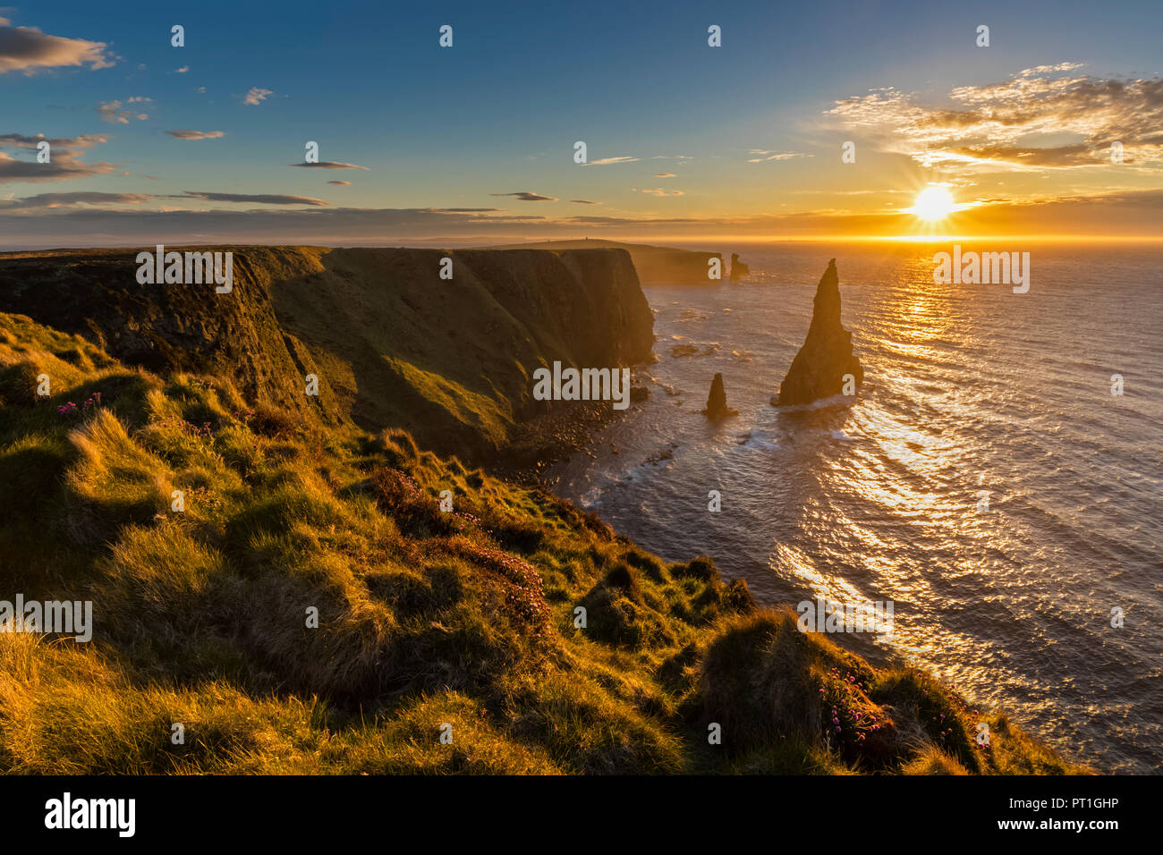 UK, Scotland, Caithness, Coast of Duncansby Head, Duncansby Stacks at ...