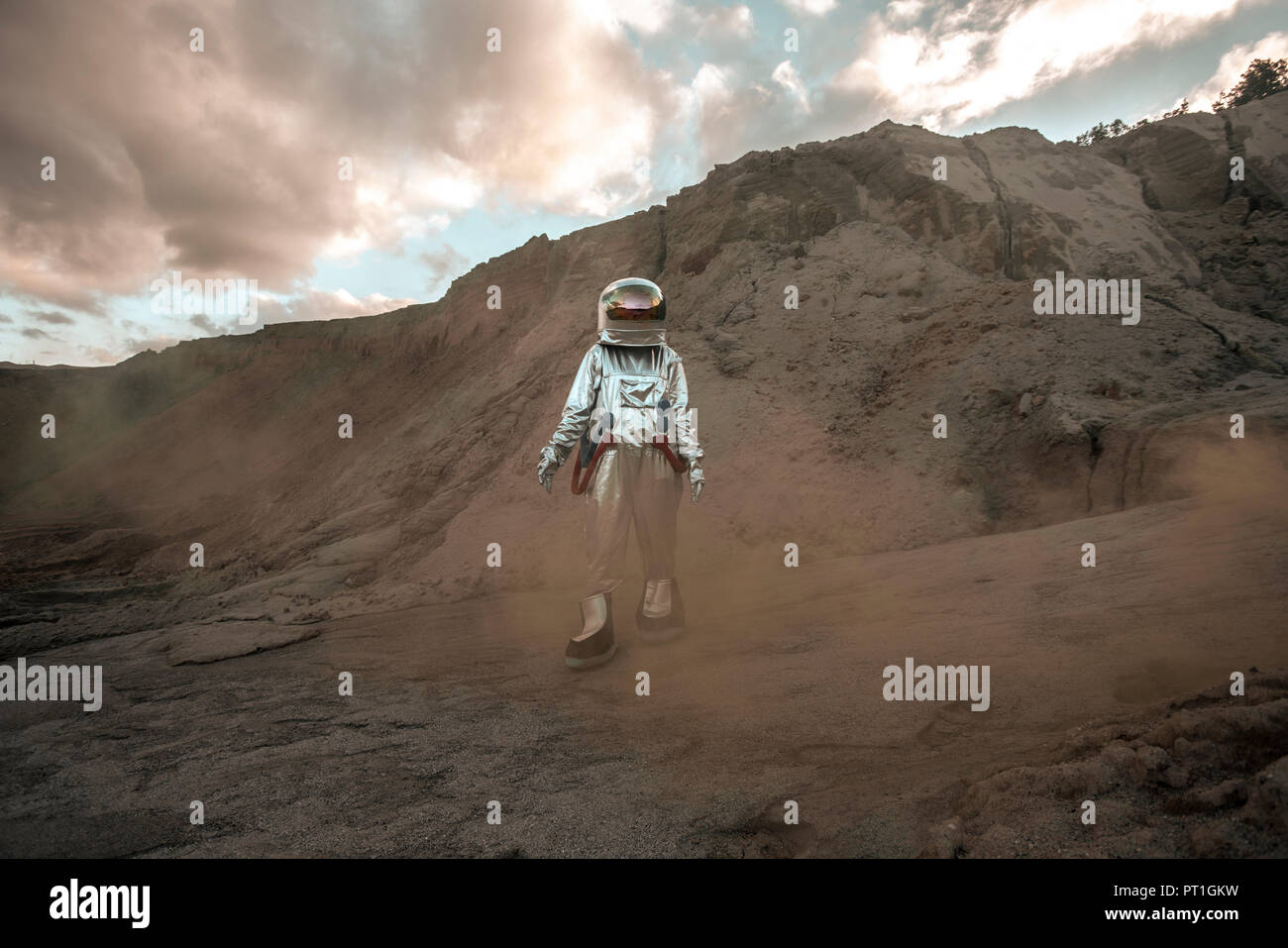 Dust cloud hi-res stock photography and images - Alamy