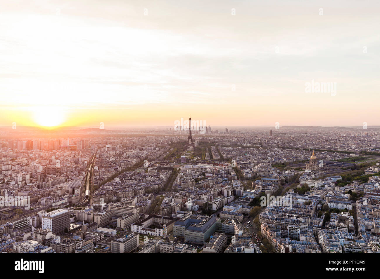 Paris eiffel tower, france sunset hi-res stock photography and images ...