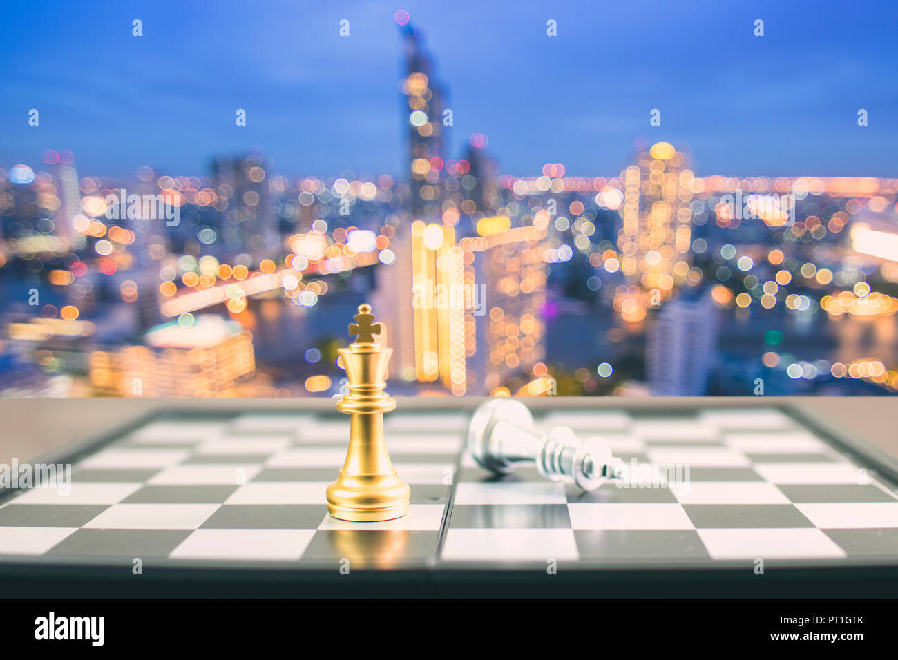 Golden chess king hi-res stock photography and images - Alamy