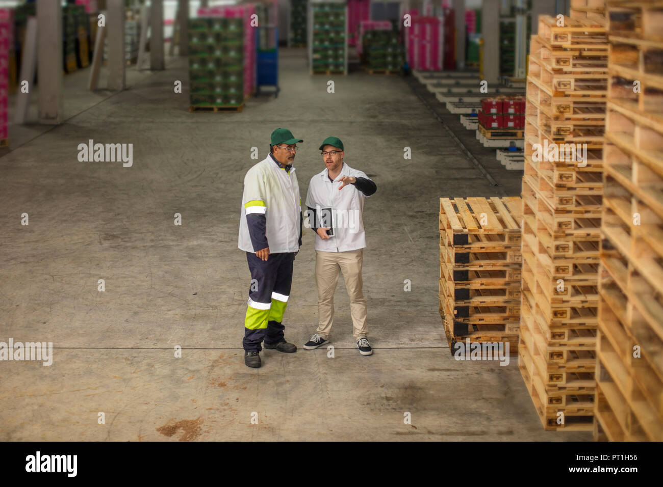 Collaborate conversation hi-res stock photography and images - Alamy