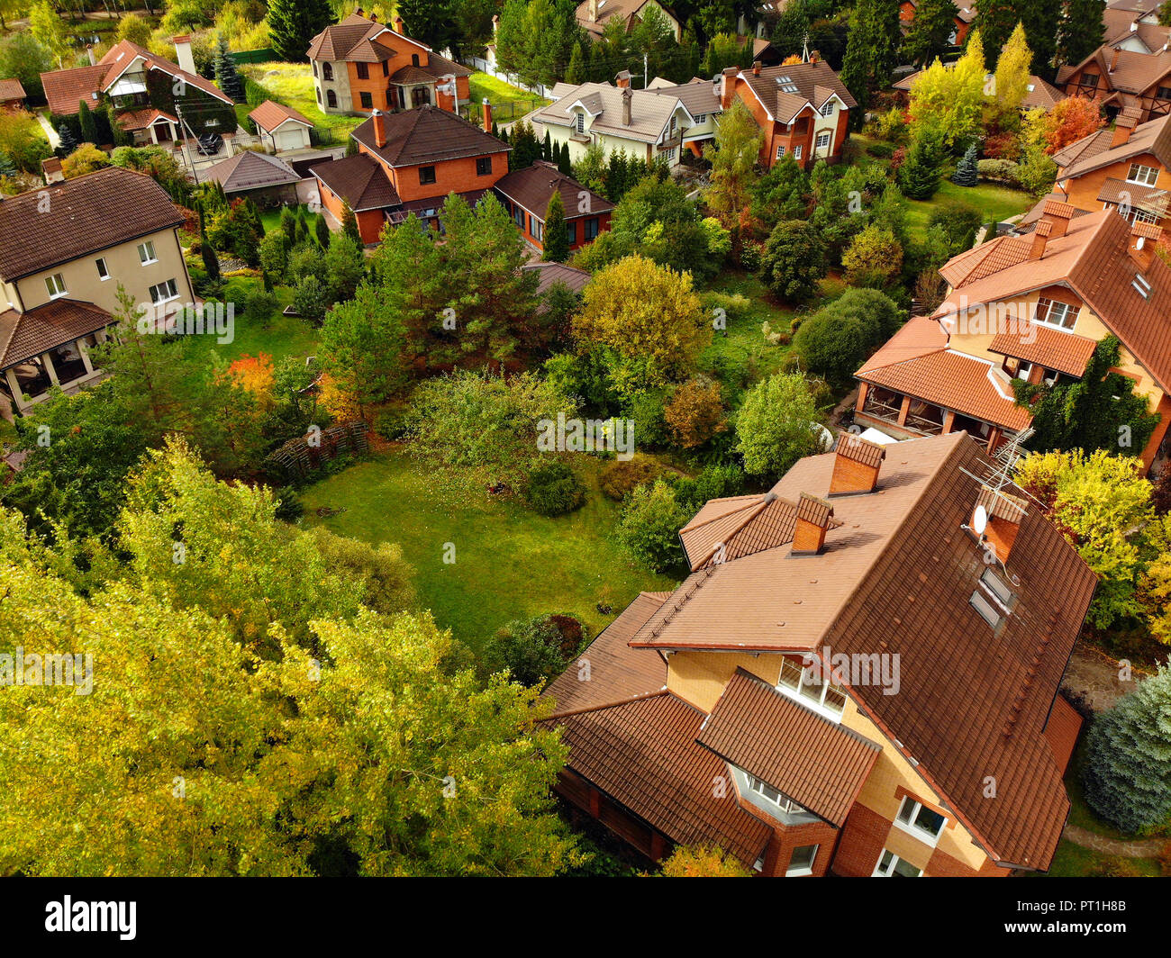 Beautiful cottage hi-res stock photography and images - Alamy