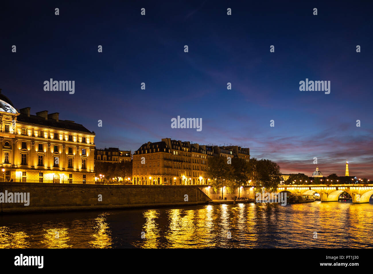 Pont Neuf Bridge River Seine Night View Hi Res Stock Photography And
