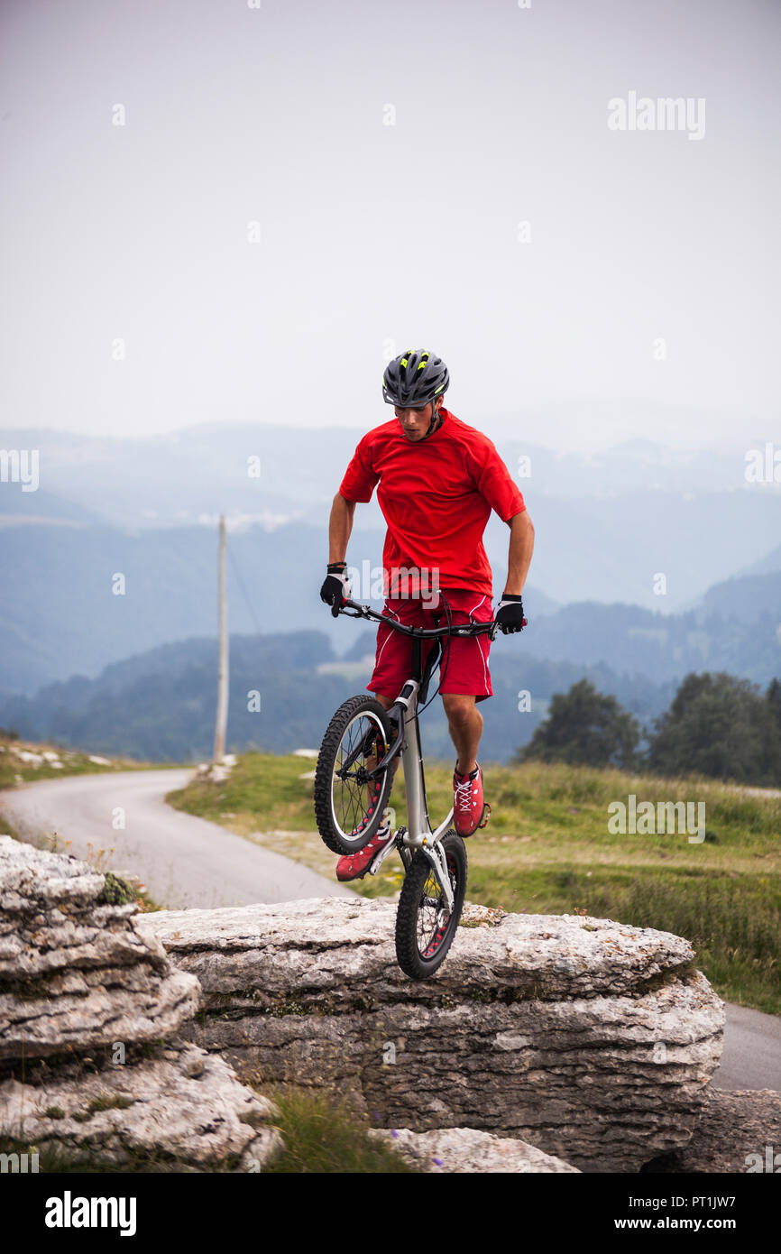 Acrobatic biker on trial bike Stock Photo - Alamy