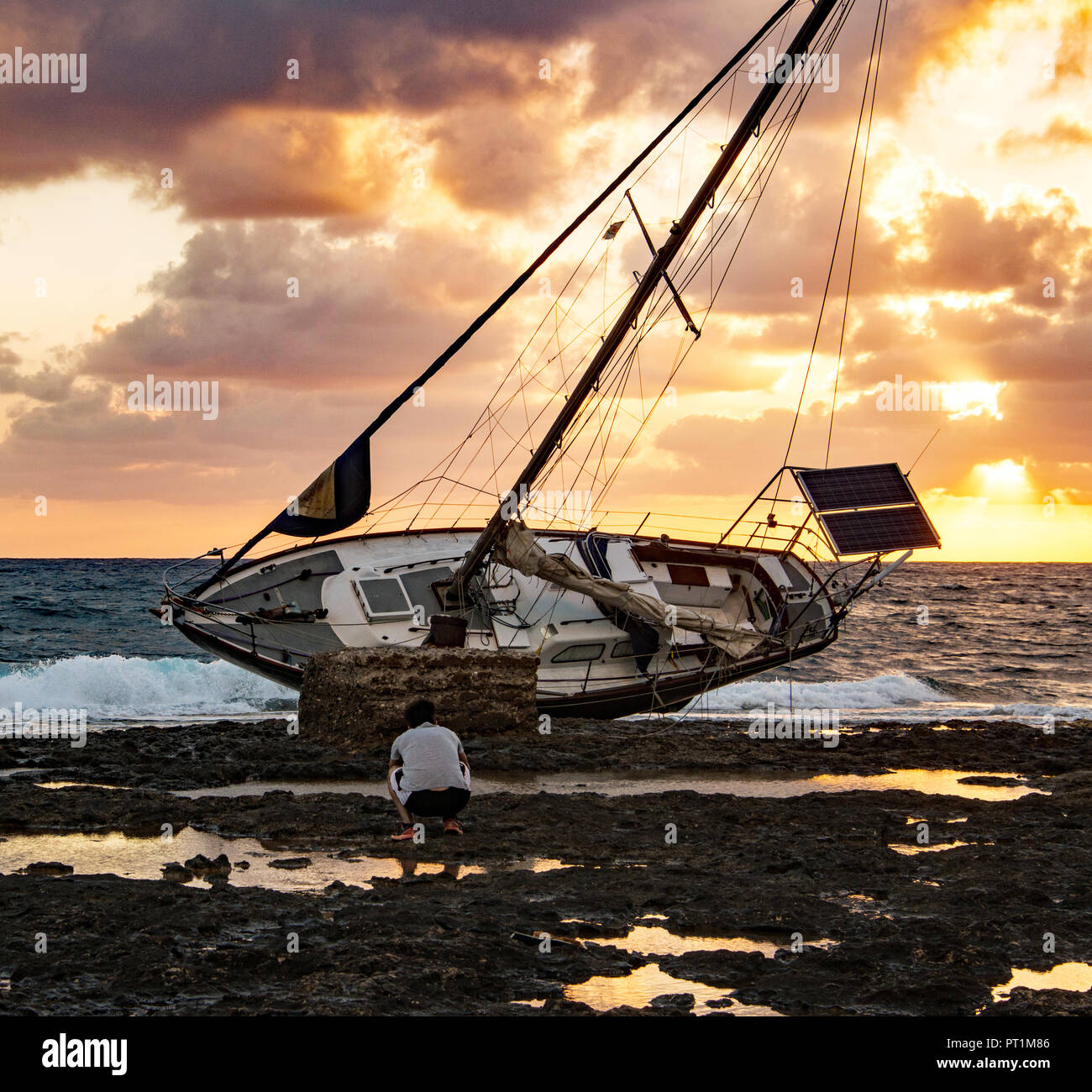 Beached recreational boats hi-res stock photography and images - Alamy