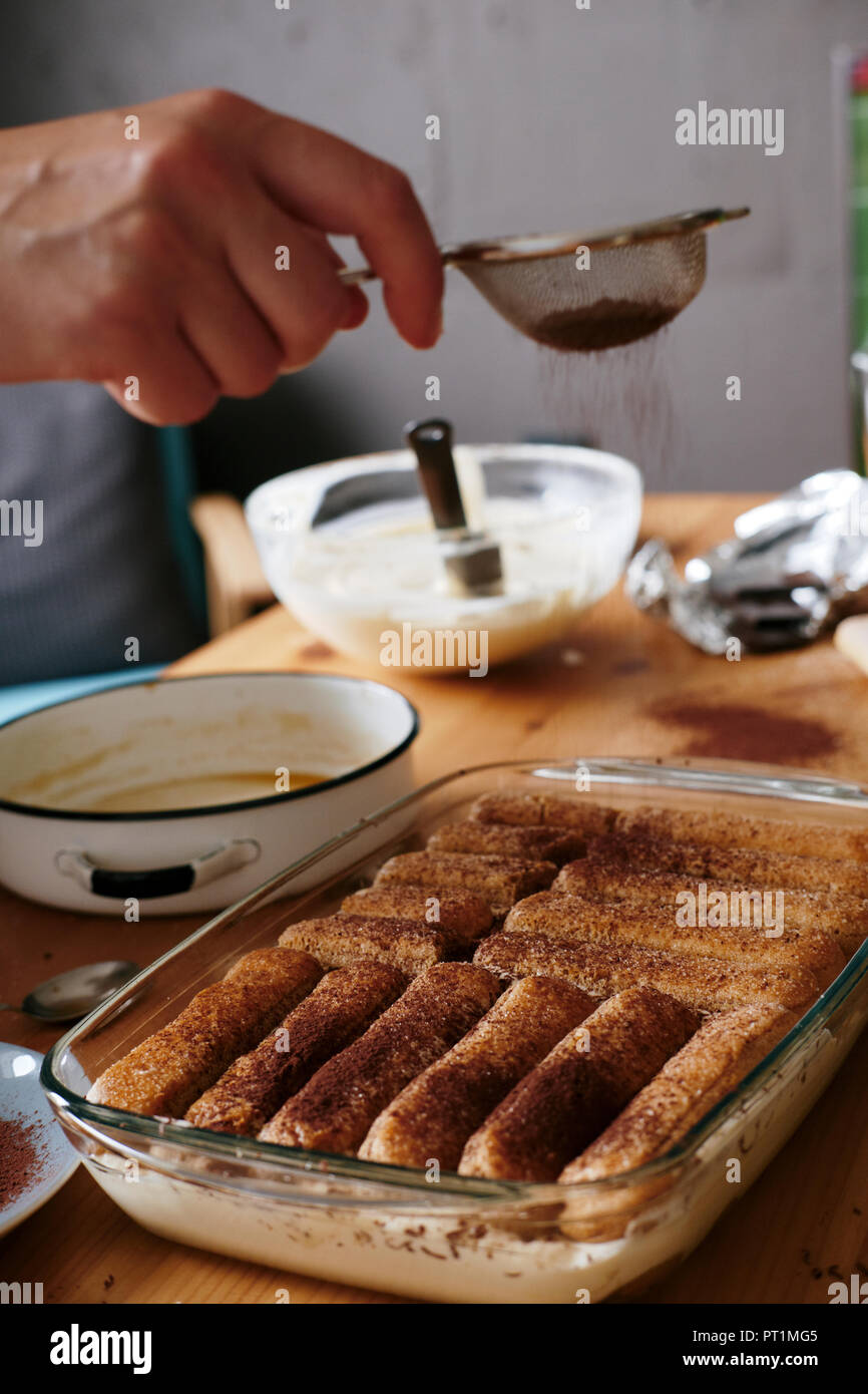 Straining hi-res stock photography and images - Alamy