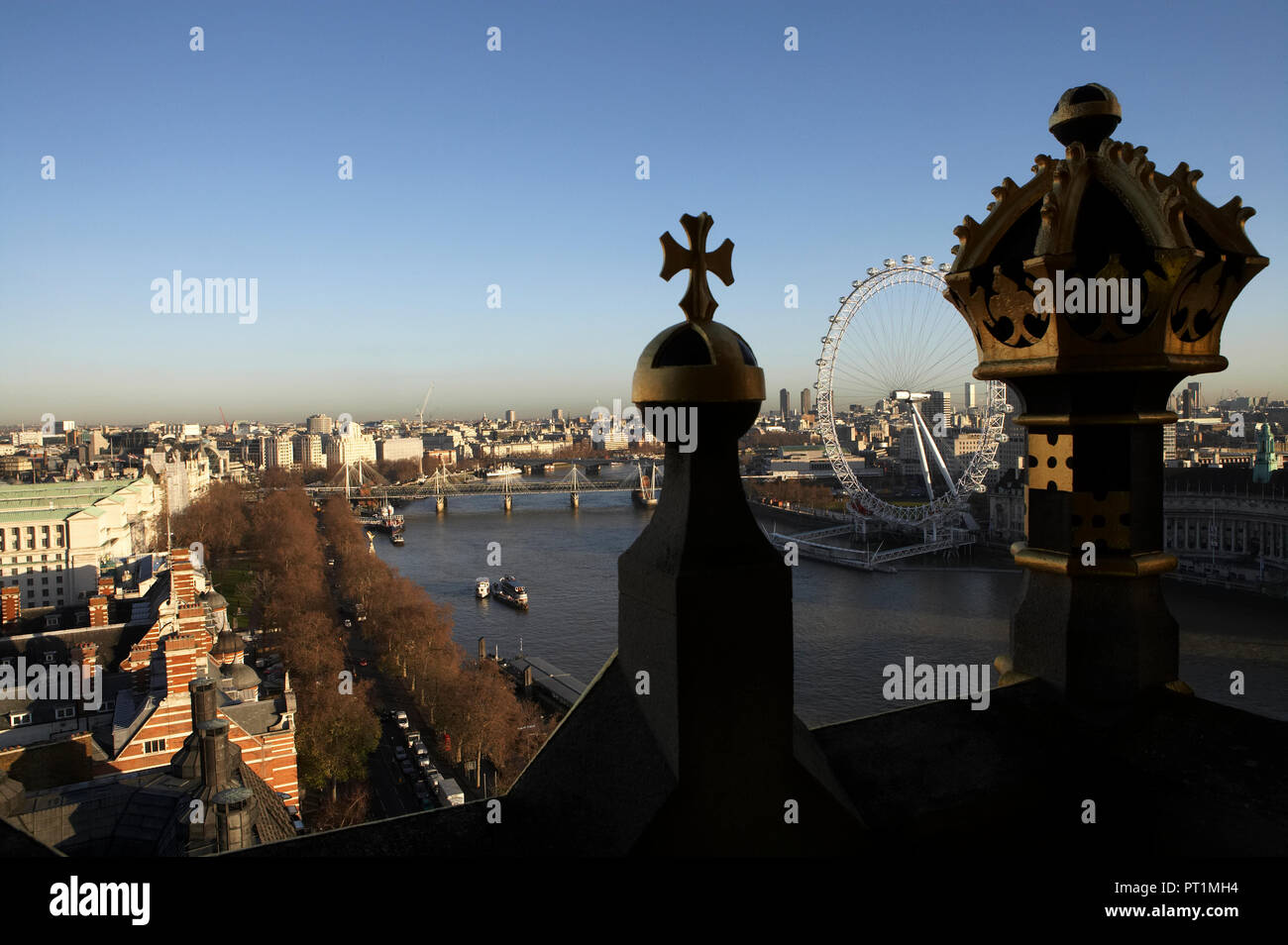 Tower bridge from river hi-res stock photography and images - Alamy