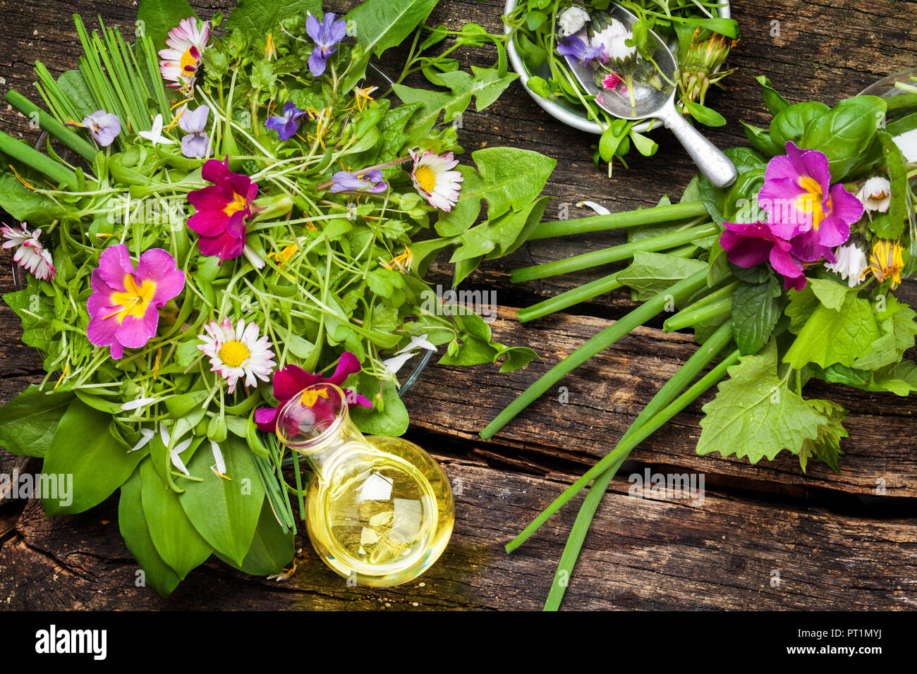 Spring salad - wild herbs, edible flowers and oil Stock Photo - Alamy