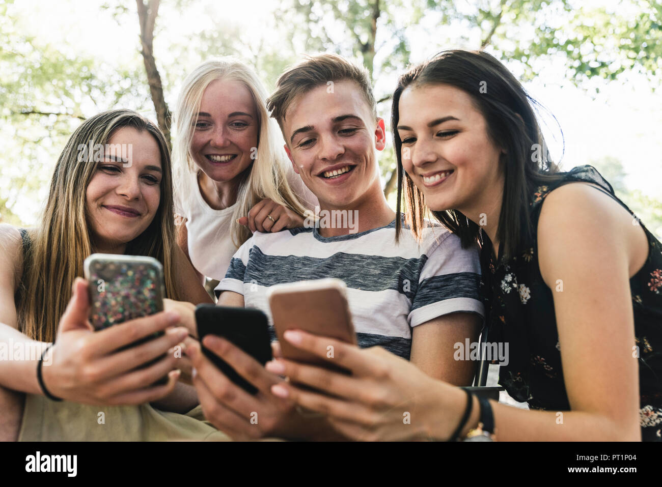 Group smiling hi-res stock photography and images - Alamy