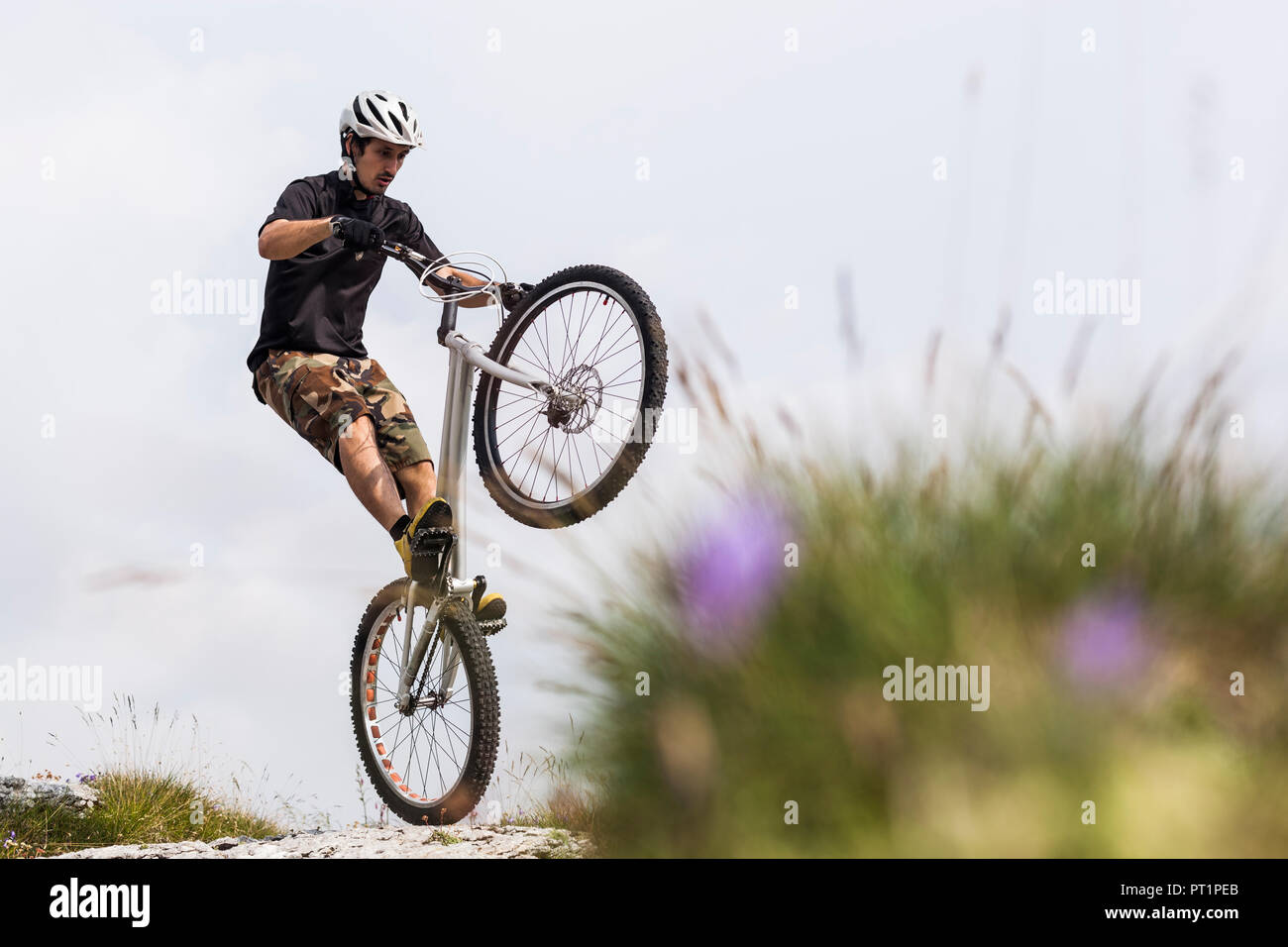 Acrobatic activities hi-res stock photography and images - Alamy