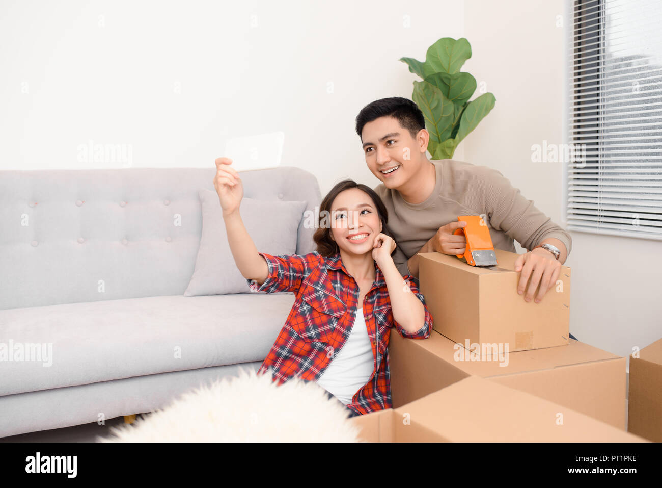 Taking boxes hi-res stock photography and images - Alamy