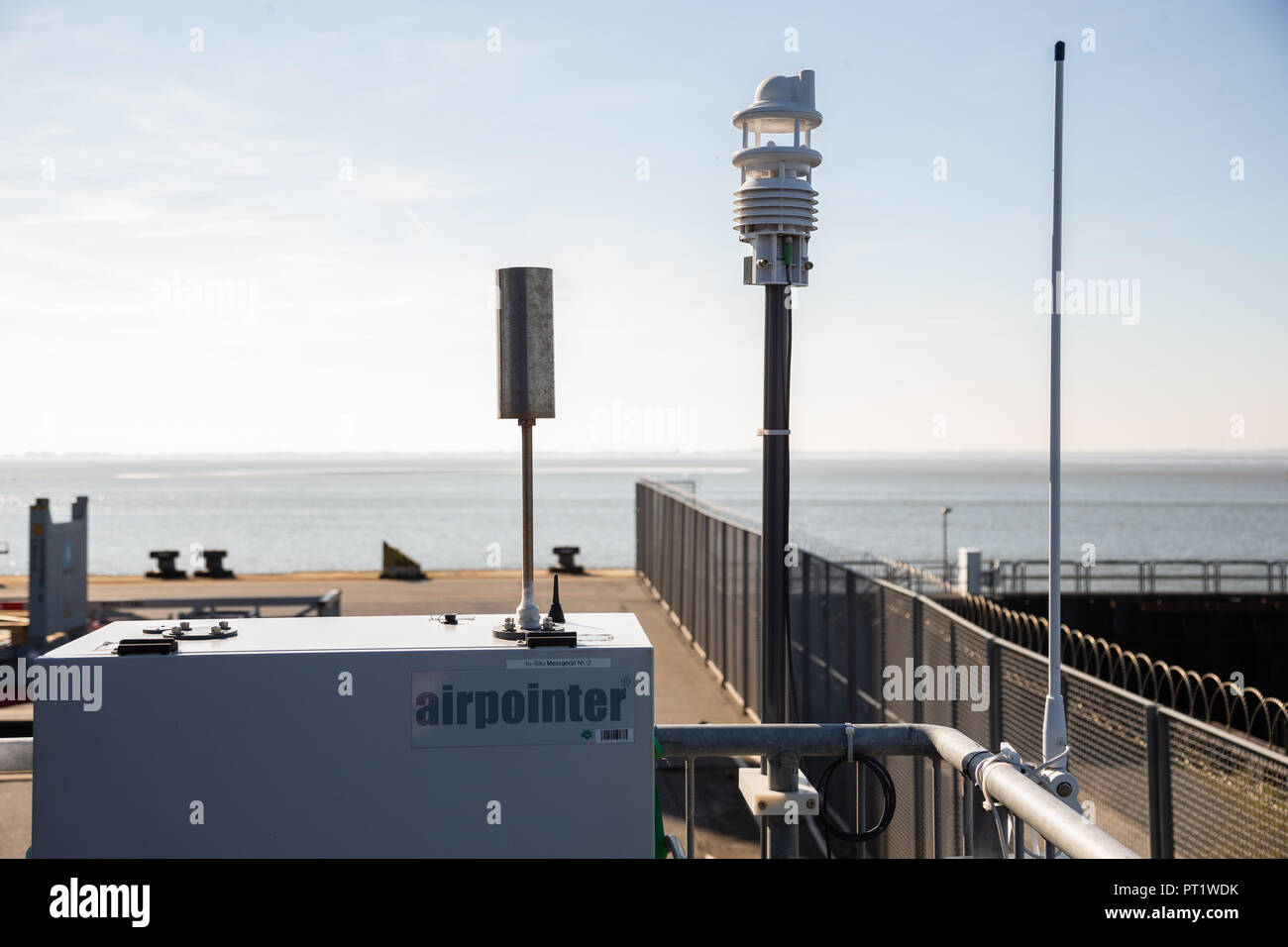 Measuring ships hi-res stock photography and images - Alamy
