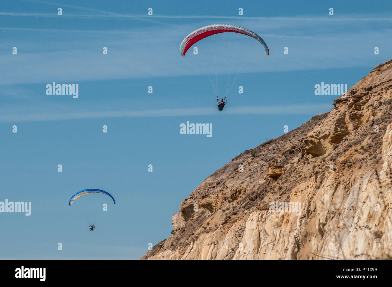 5 paragliders hi-res stock photography and images - Alamy
