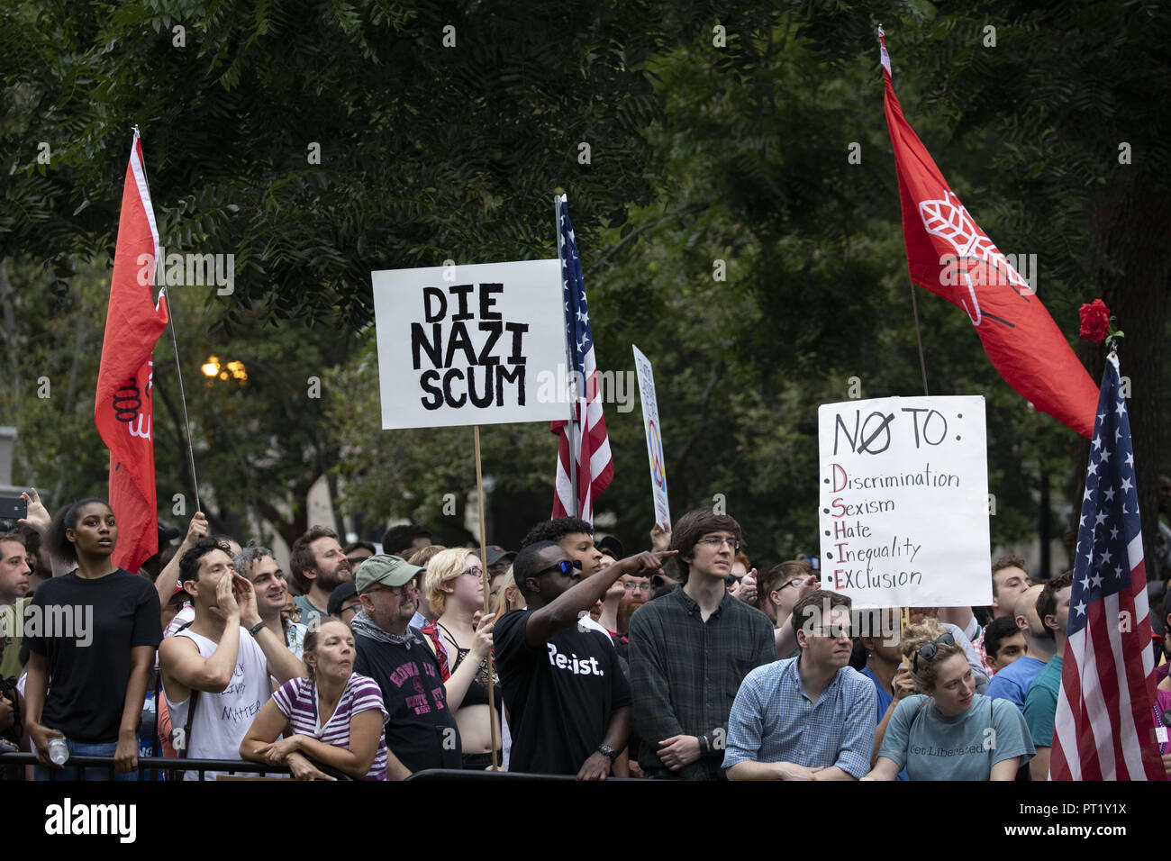 Charlottesville, Virginia, USA. 12th Aug, 2018. Counter protesters ...