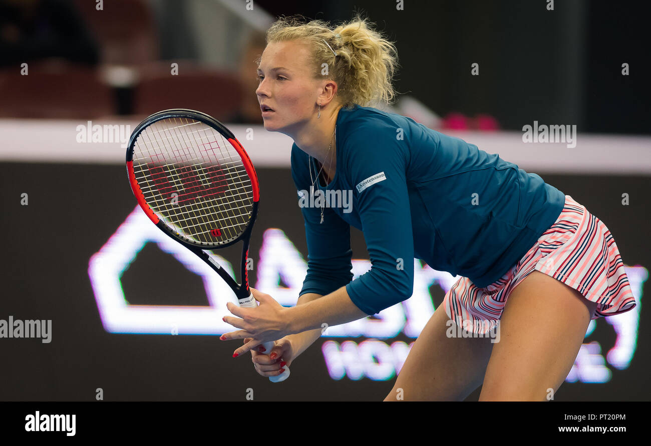 Katerina siniakova tennis action hi-res stock photography and images ...