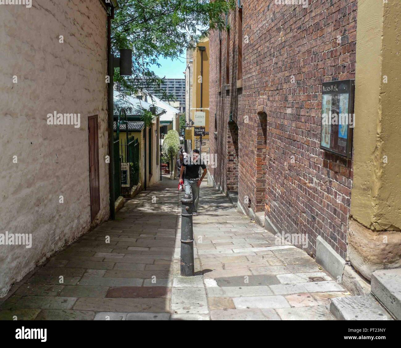 Laneways in sydney hi-res stock photography and images - Alamy