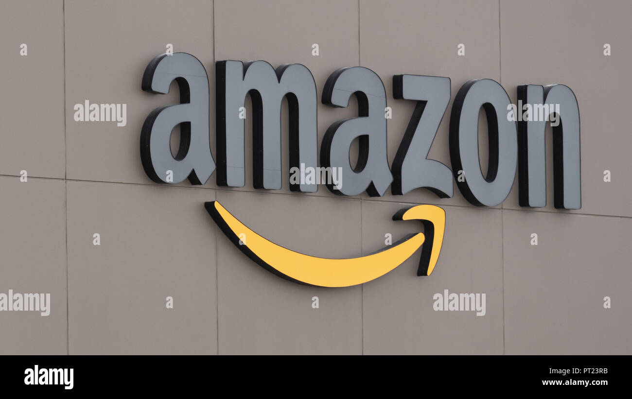 Amazon logo fulfillment centre hi-res stock photography and images - Alamy