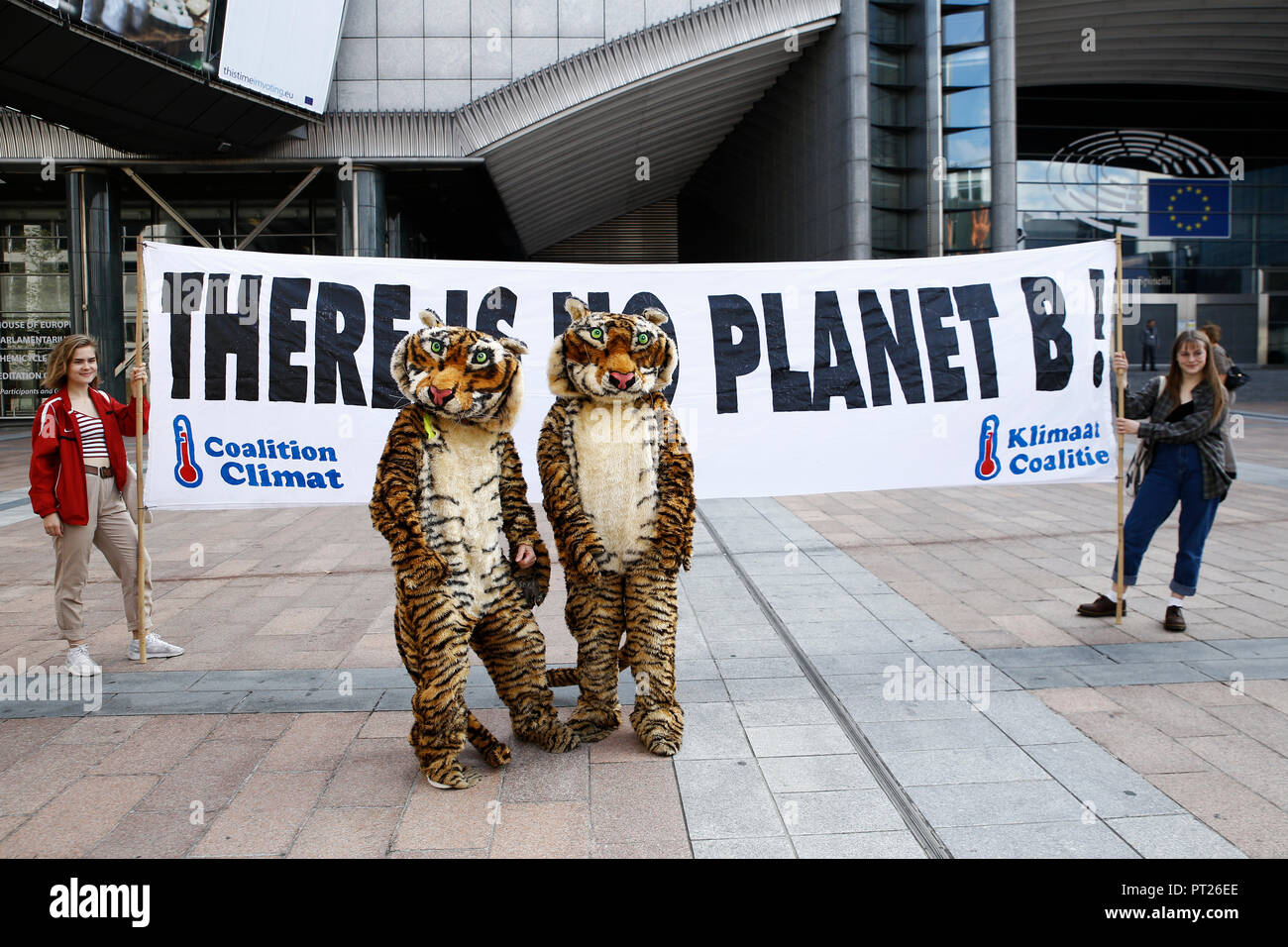 Climate change slogans hi-res stock photography and images - Alamy